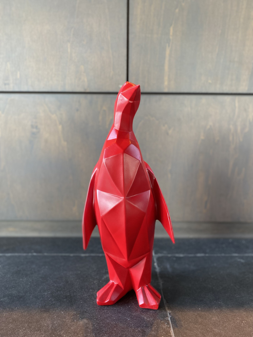 Beeld - Pinguin rood design 50 cm | Wassink bestratingen