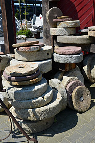 Molensteen oud 200cm | Wassink bestratingen