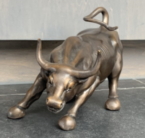 Beeld - Brons klein stier | Wassink bestratingen